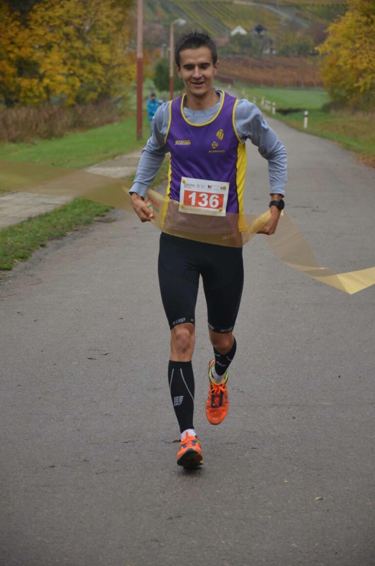 Petr Hének. Vítěz legendární Pražské stovky 2019 Olafa Čiháka - Běhej ...